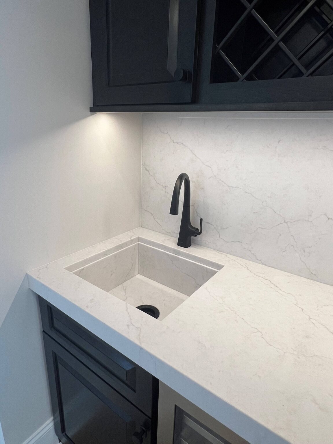 Integrated Quartz Sink with Cutting Board and Full Height Backsplash in ...