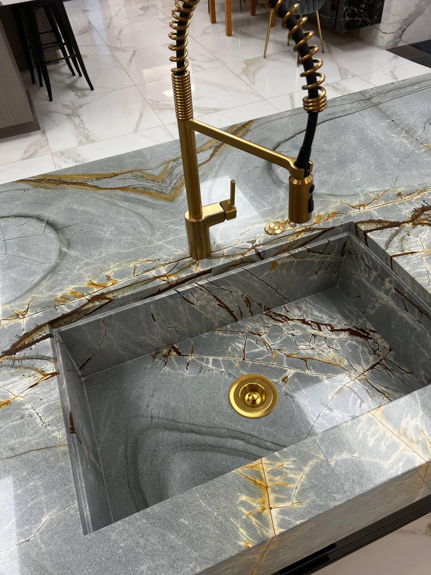 Integrated Quartz Sink with Cutting Board and Full Height Backsplash in ...